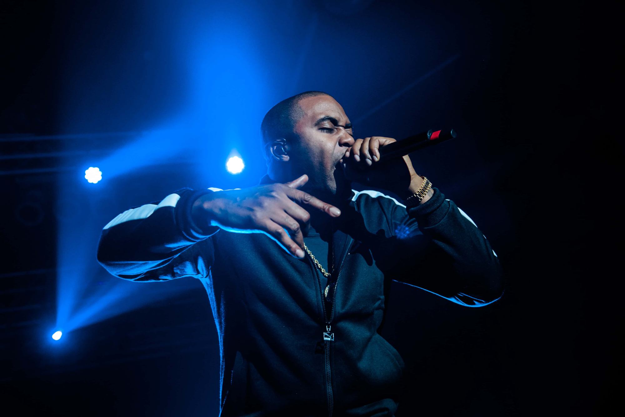 Nas Pays His Own Tribute To Prodigy At a Festival [VIDEO]