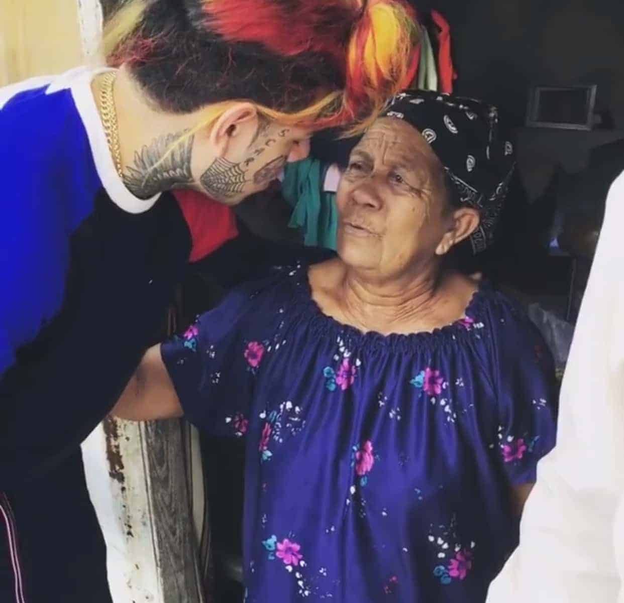 6ix9ine Gives Back to the Community while in DR Shooting a Music Video ...
