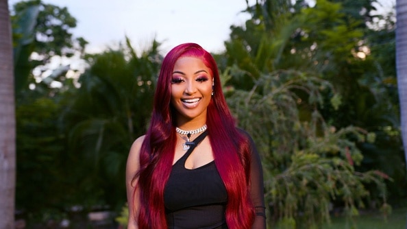 Shenseea Shows Off A Sexy New Look While Twerking On The Beach In A One ...