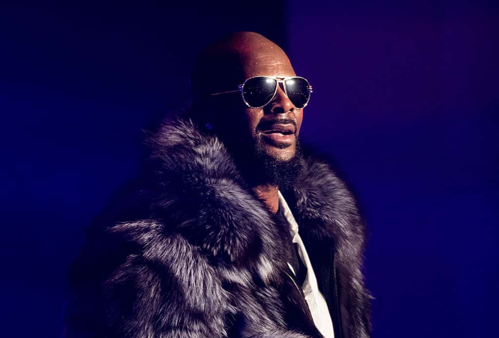 R. Kelly Spotted In Chicago Club In The Midst Of Protests & New ...