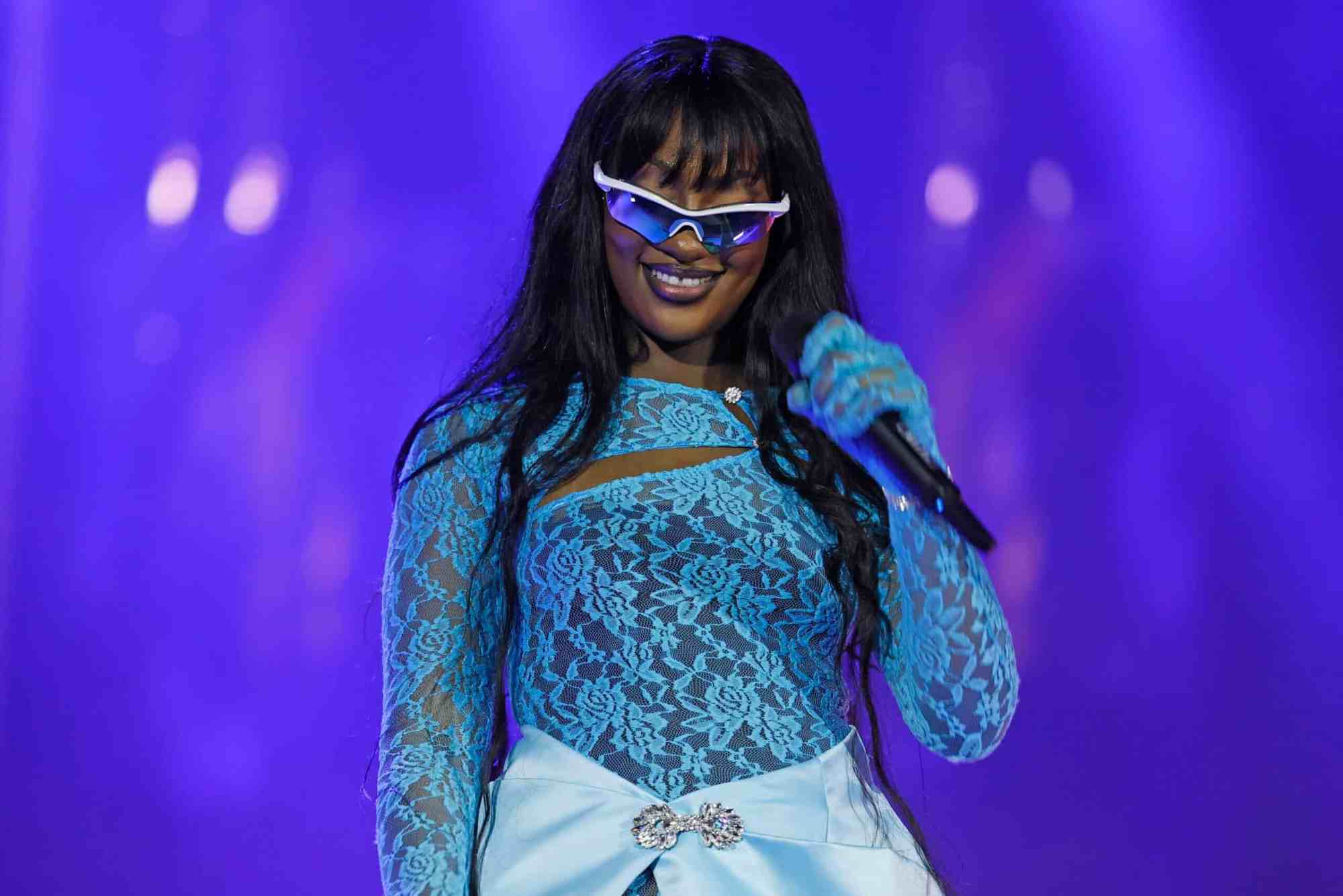 Tems Claps Back After She Received Backlash For Embracing Her Body On ...
