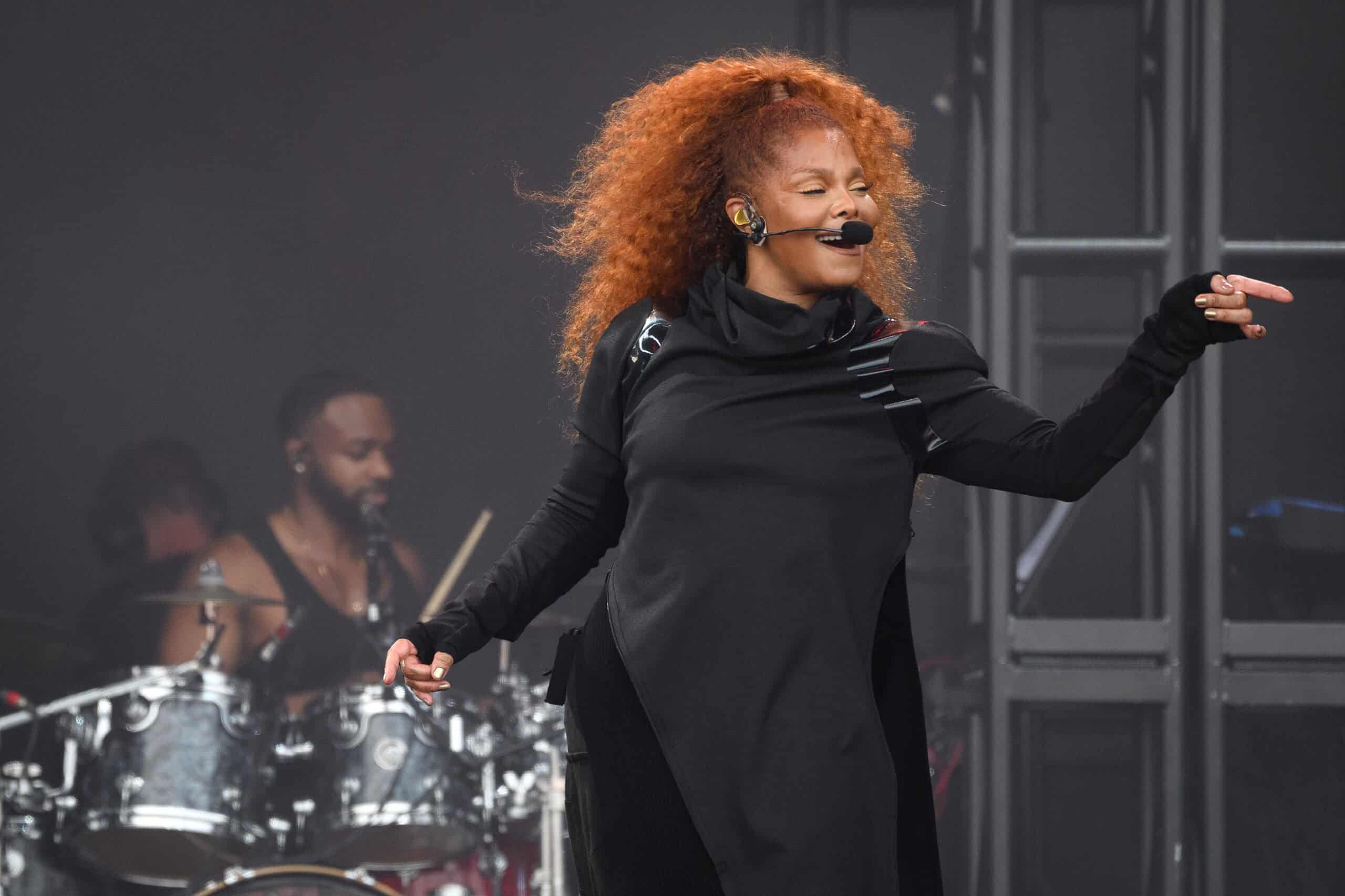 Janet Jackson’s Concert Gets Freaky On Stage, Tongues Down Her Backup ...
