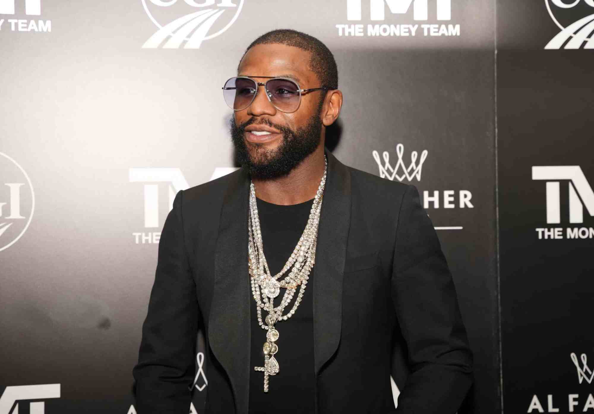 Floyd Mayweather Makes Surprise Visit To NJ High School