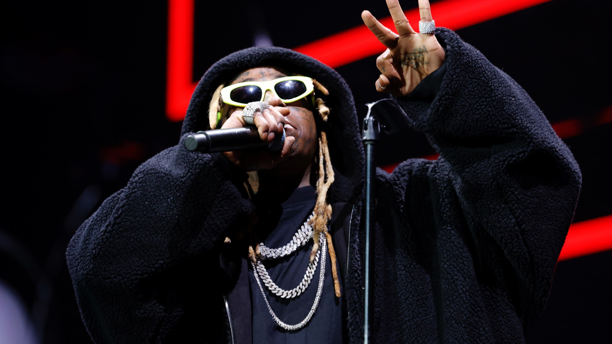 Lil Wayne Reveals He Got 'Treated Like S**t' At Lakers Game