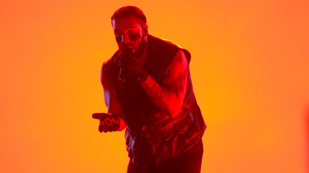 Drake Drops '100 GIGS FOR YOUR HEADTOP'