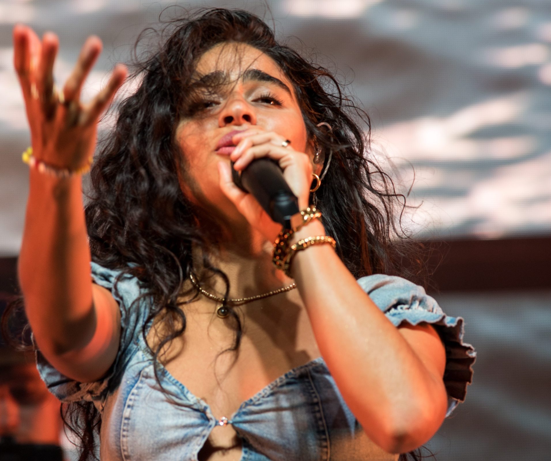 Jessie Reyez Showered With Bras & Flowers At Dallas Show